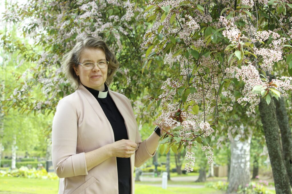 Taide ja kirkko kutsuivat Äänekosken uutta pappia | ÄKS